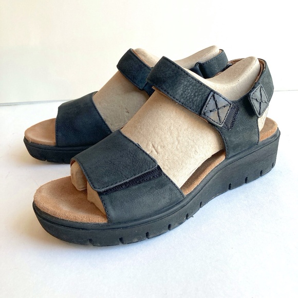 Clarks | Shoes | Clarks Unstructured Leather Strap Sandals Sz 8 | Poshmark